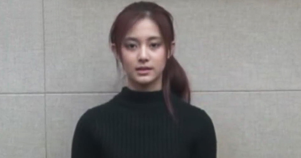 '쯔위 사과' 공방..JYP 고발하고 '몰래 촬영'