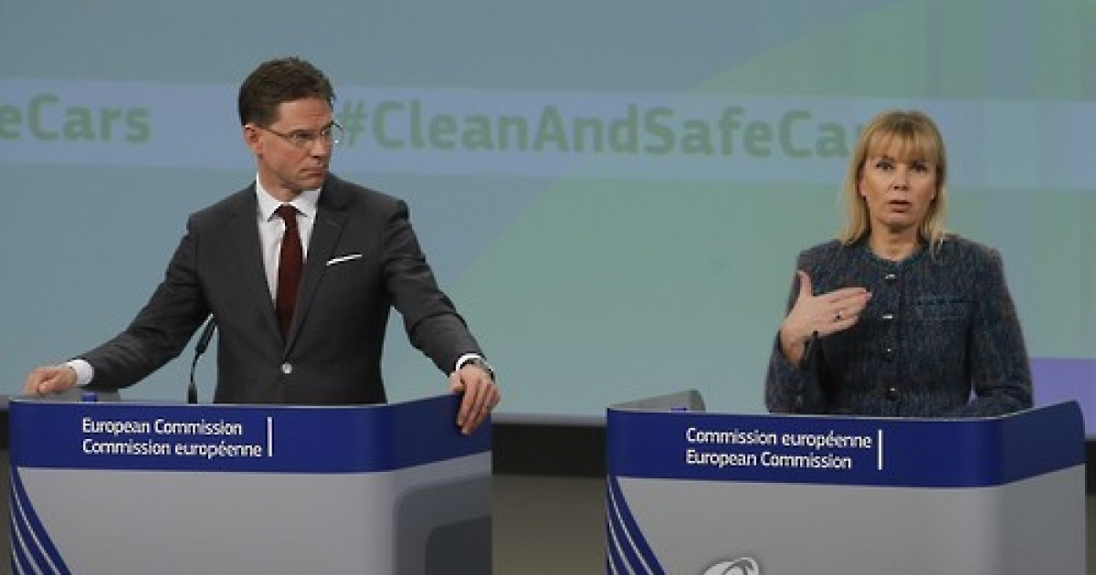 BELGIUM EU COMMISSION CARS CHECKING