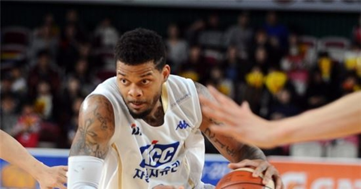 에밋 40점 폭발..KCC, SK 꺾고 11연승