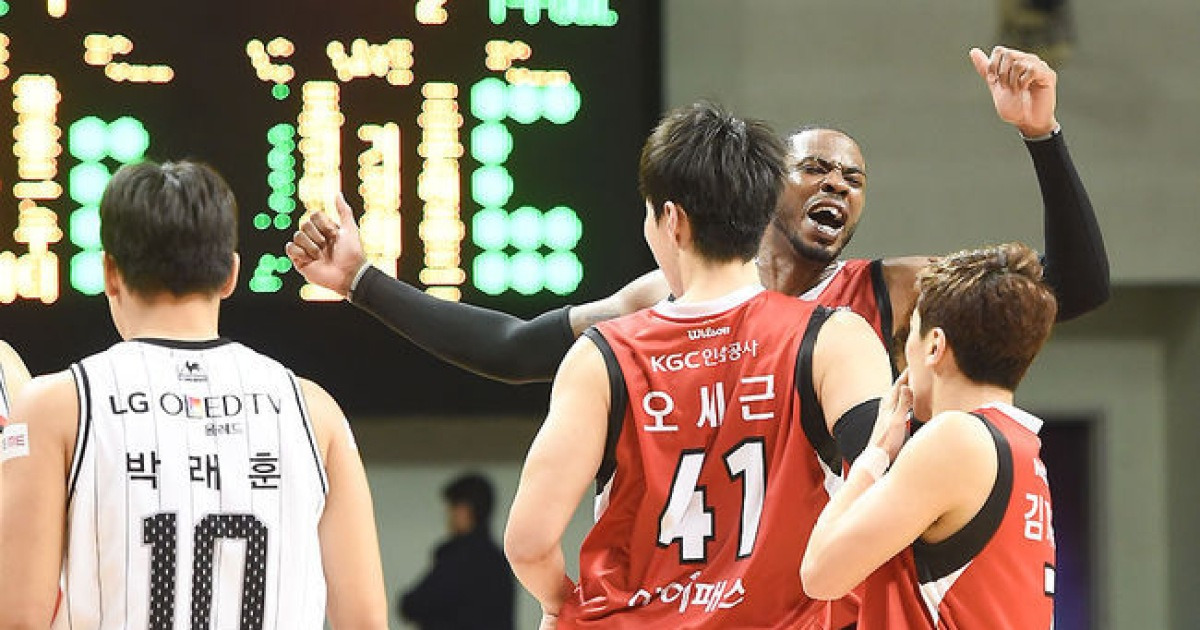 '존슨 3Q 24점' kt, SK꺾고 7위 확정.. KCC 신승(종합)