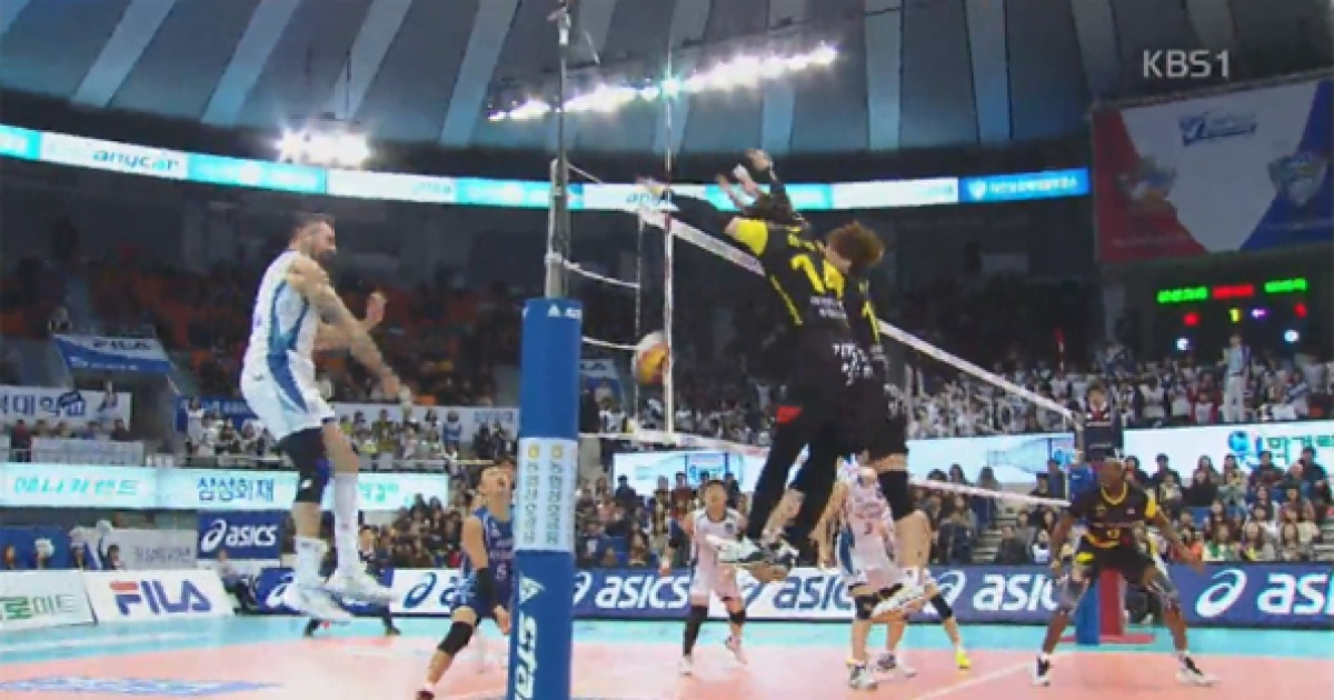 [영상] 끈질긴 수비..블로킹으로 마무리