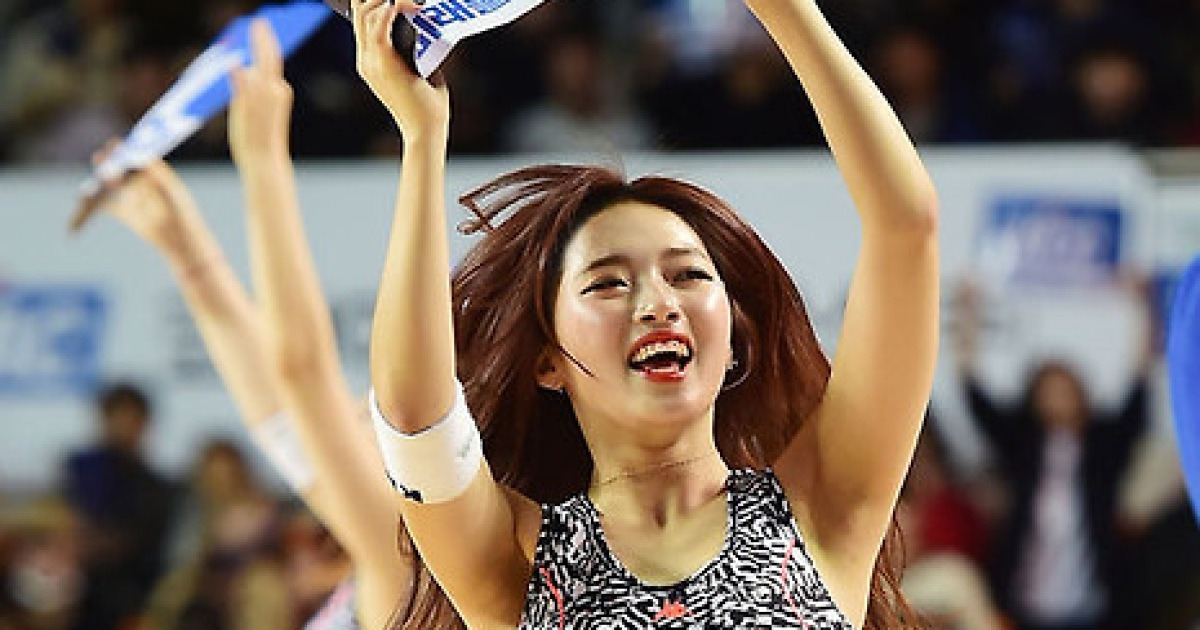 [사진]KCC 치어리더,'더 힘차게 응원해요'