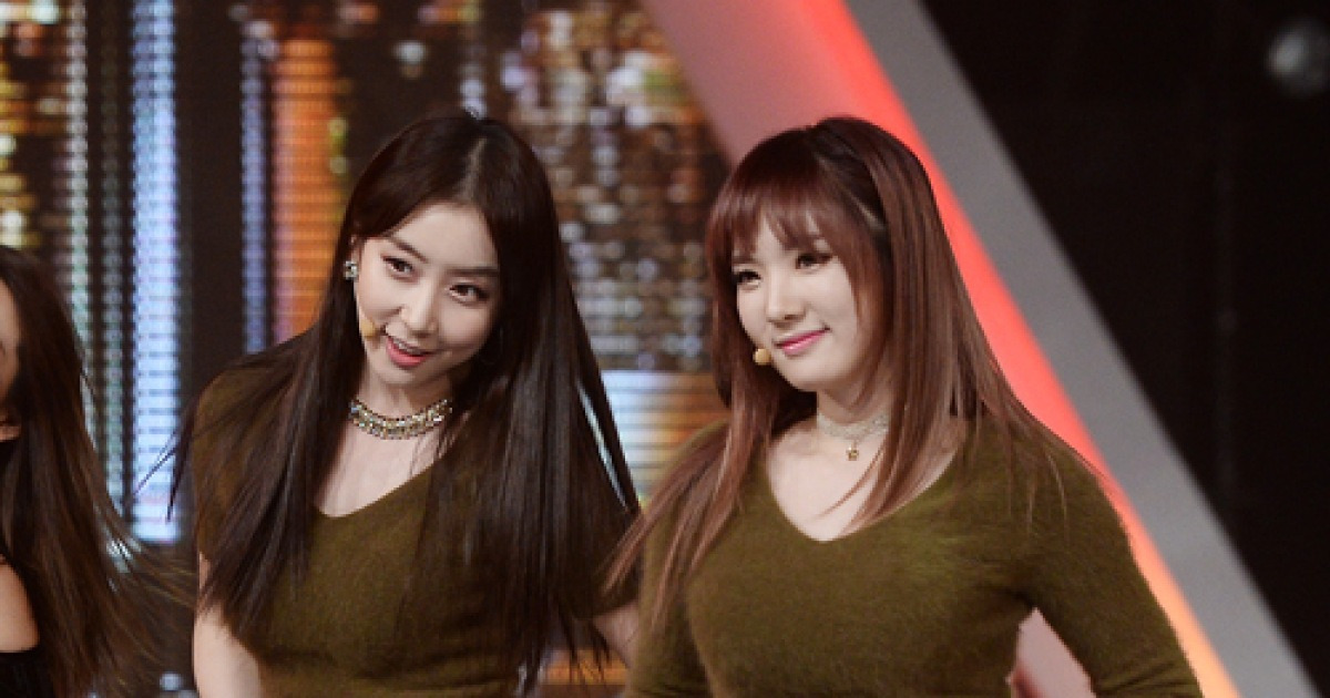 스텔라 가영-민희 '우열 가릴 수 없는 각선미' [MBN포토]