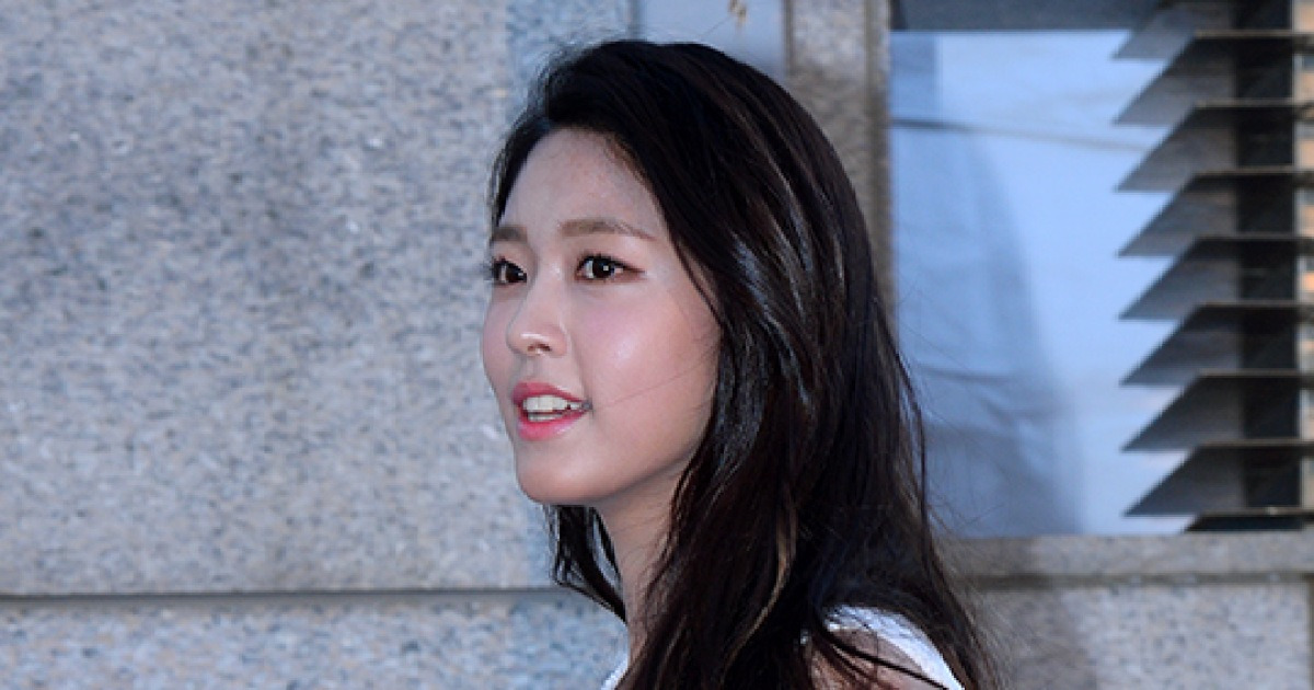 [TD포토] AOA 설현 '정글 다녀와서 더욱 까매진 피부' (가온차트 어워드)