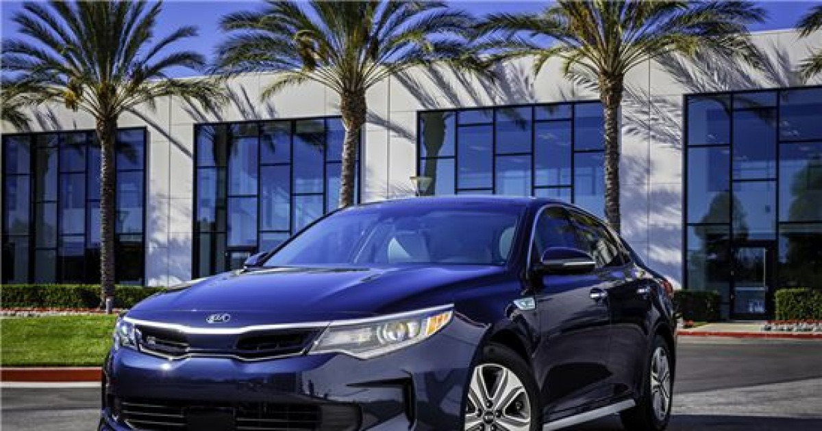 세계 최초 공개 'K5 PHEV', 美 시카고서 관심 집중