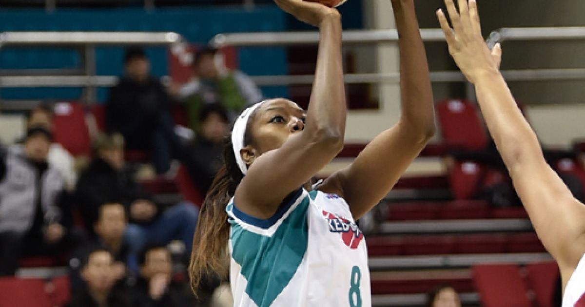 '모스비 24점' KEB하나, KDB생명 꺾고 6연승 질주