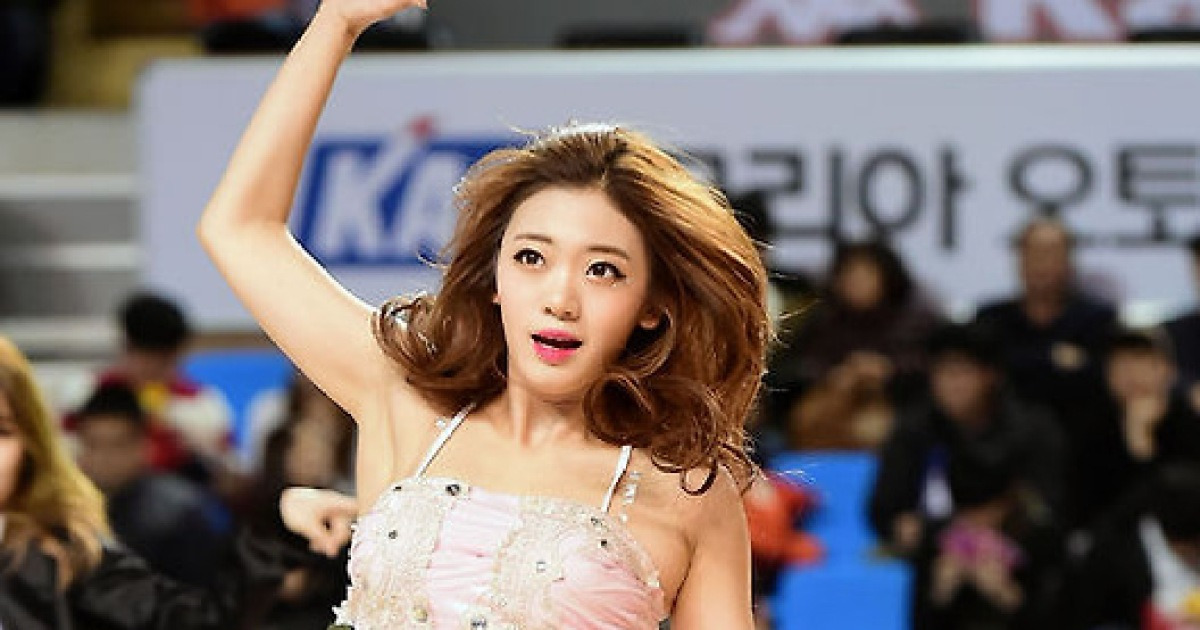 [사진]KCC 치어리더,'각선미 뽐내며 상큼 점프'