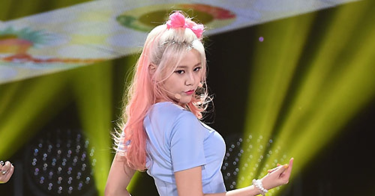 [MD화보] '설현 다음은 나' AOA 혜정, 시선 독차지하는 힙라인