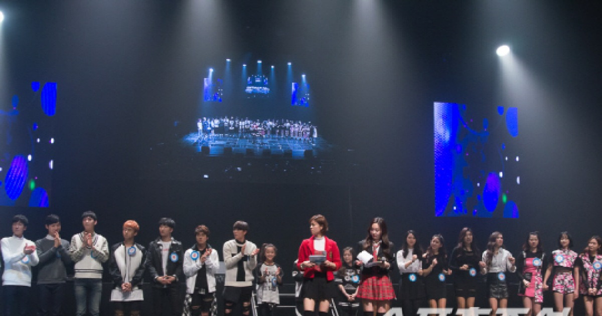 [포토] JYP 12기 오디션, '참석자들이 경쟁후 한자리에~'