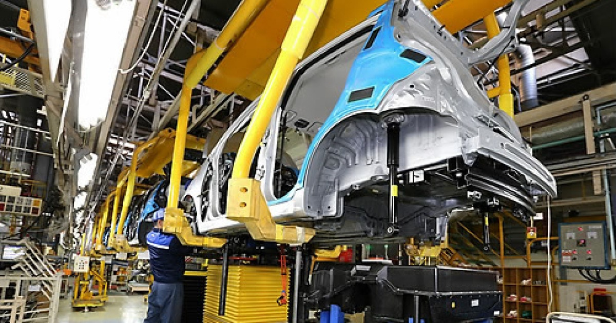 Industrial output slips 1.9% in Jan.