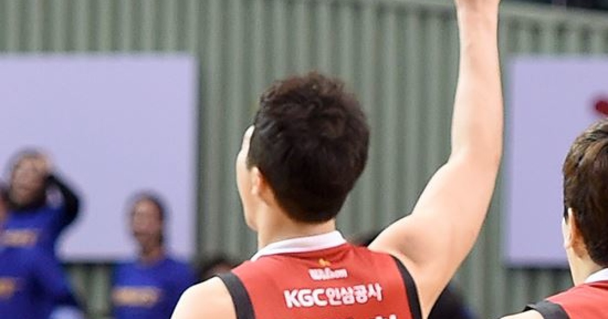 KGC인삼공사, 연장 접전 끝에 KCC 격파..기사회생