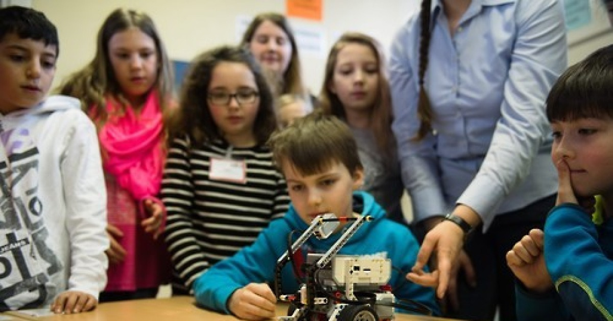 GERMANY THIRD GRADER ROBOT