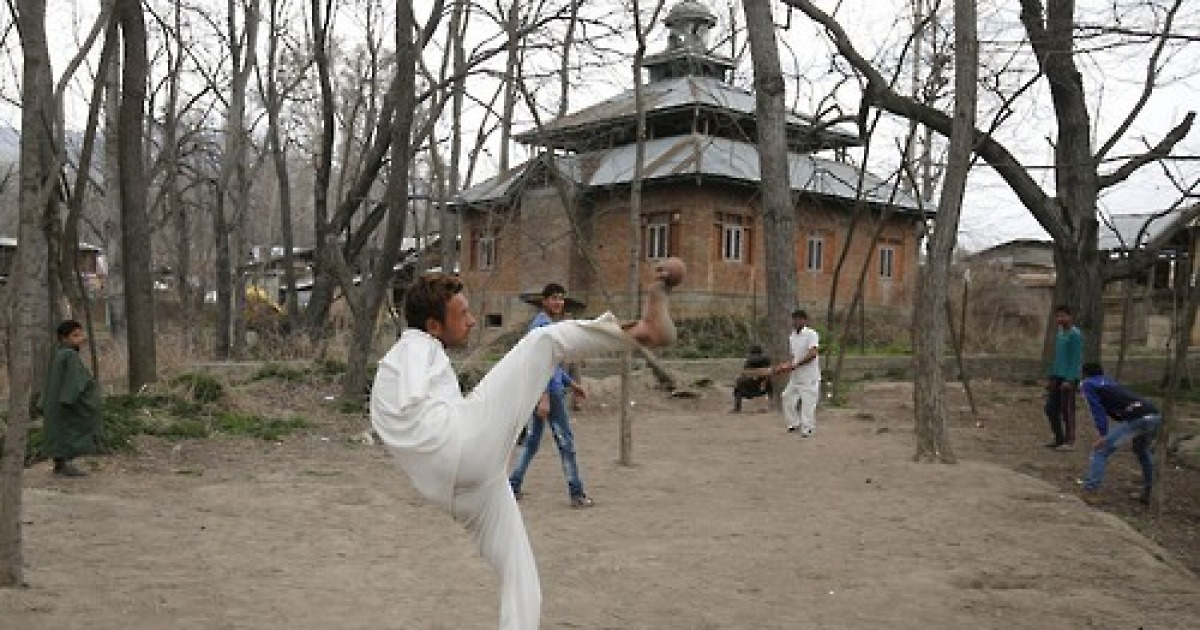 INDIA KASHMIR CRICKET BY TOES