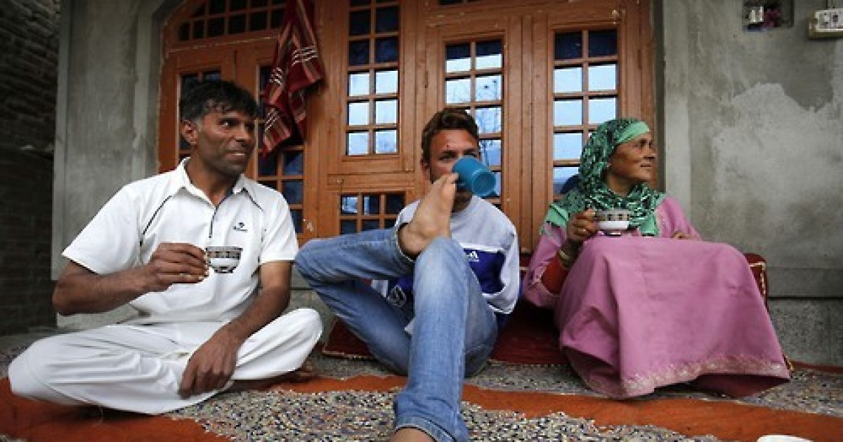 INDIA KASHMIR CRICKET BY TOES