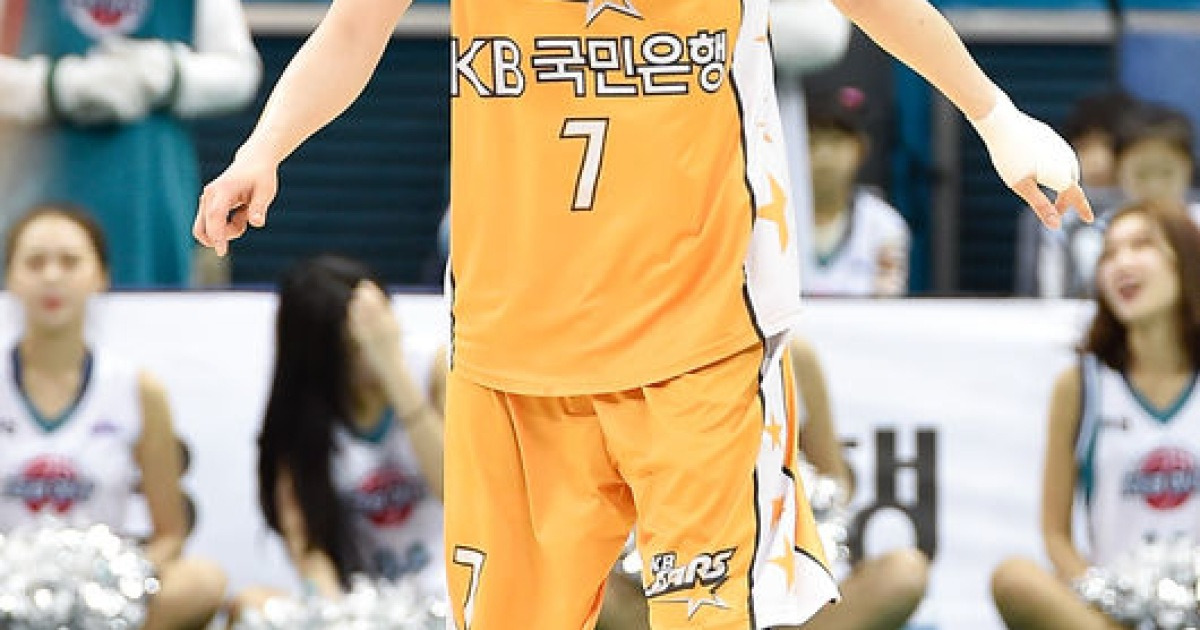 KB스타즈, KEB하나 꺾고 8연승, 'PO 자신감'