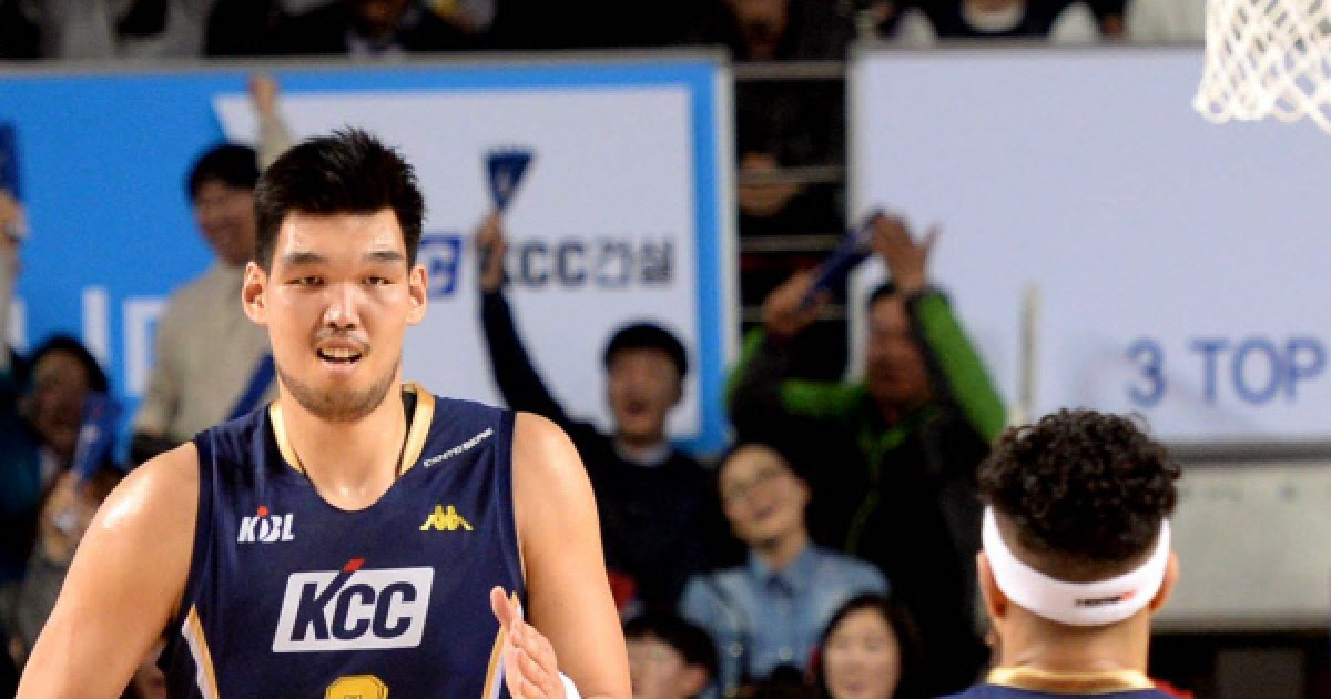 하승진 15점, 16리바운드. KCC, KGC 22점차로 완파하고 4강전 첫승