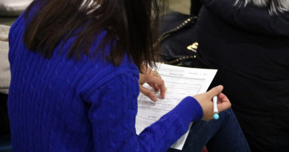 Young households suffer income decrease in 2015