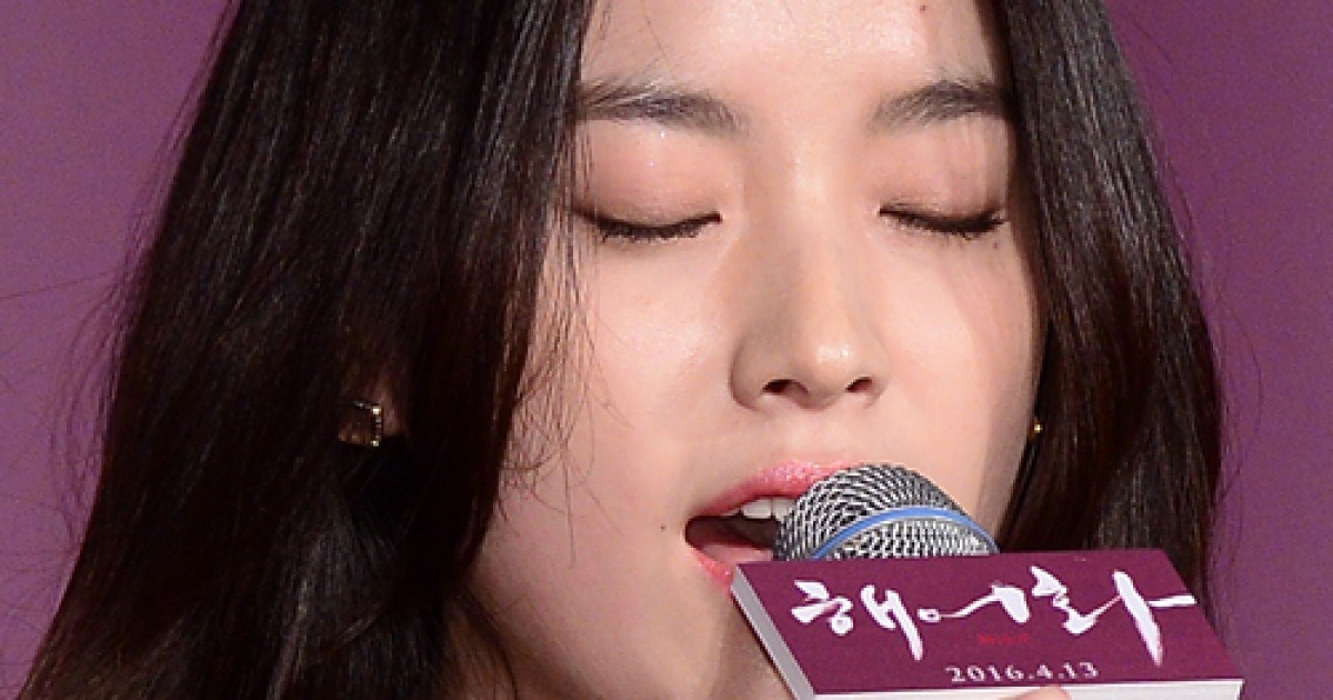 열창하는 한효주, '두 눈을 감고~' [MBN포토]