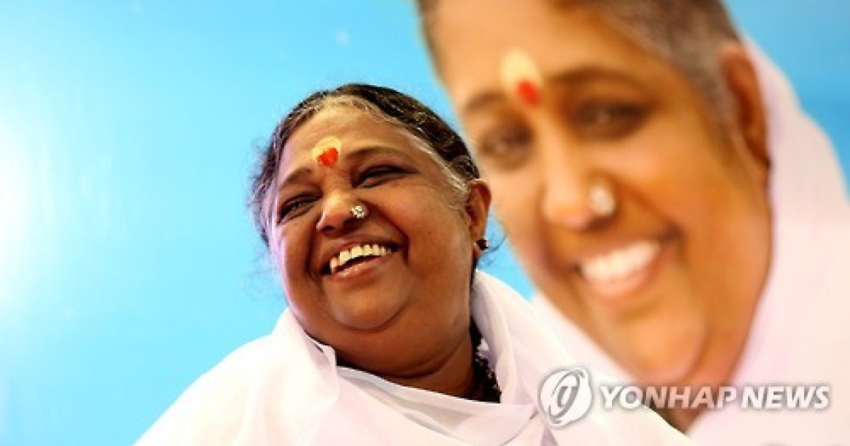 INDIA FEMALE GURU AMMA