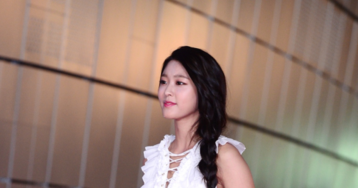 설현, '남심 설레이게 만드는 화이트 여신' [MBN포토]