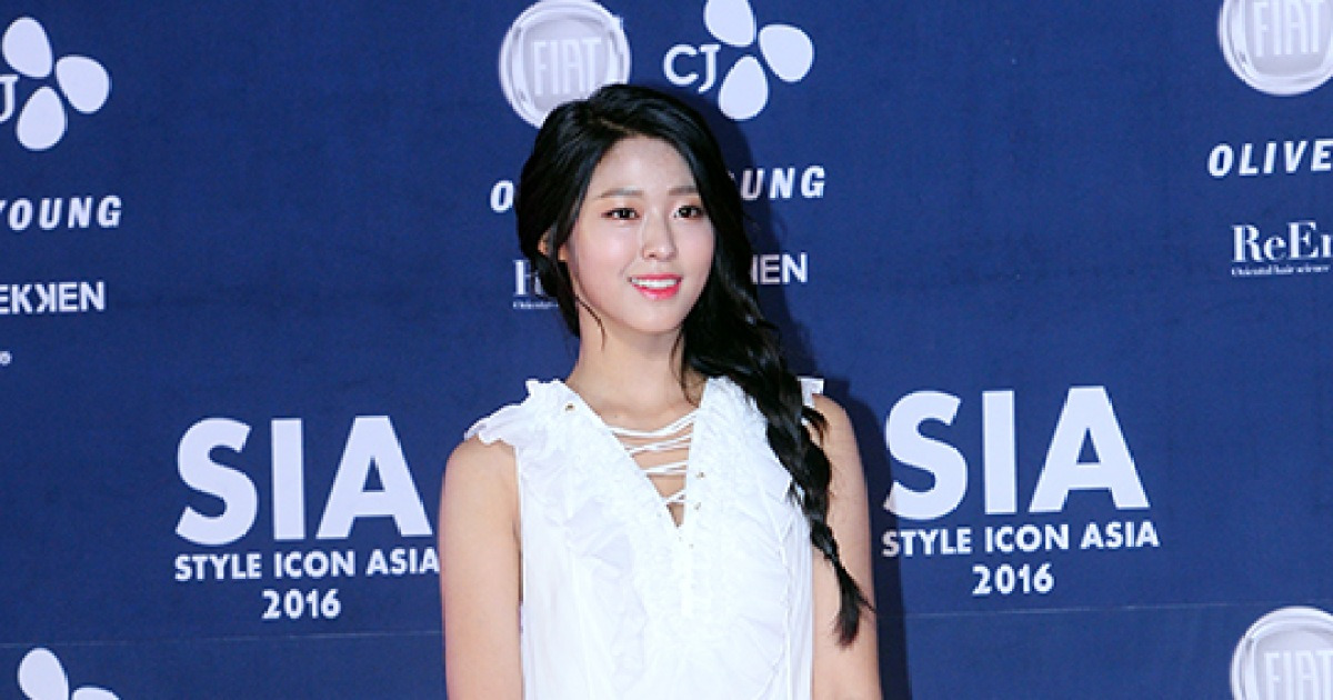 [TD포토] AOA 설현 '명품몸매 가린 NG 레이스룩' (SIA 2016)