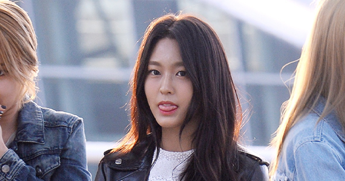 [TD포토] AOA 설현, '카메라 향해 깜찍 메롱~'