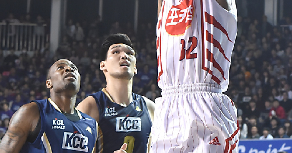 '헤인즈·이승현·잭슨 맹폭' 오리온, KCC 28점차 대파..챔프전 원점