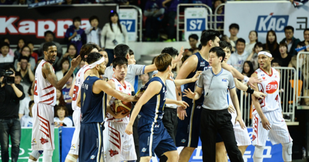 KCC-오리온, 챔프전까지 이어진 신경전