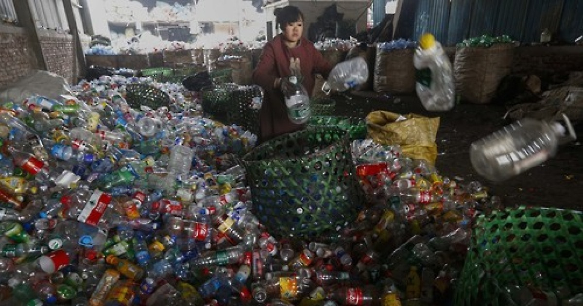 CHINA ASIA FEATURE PACKAGE PLASTIC WASTE