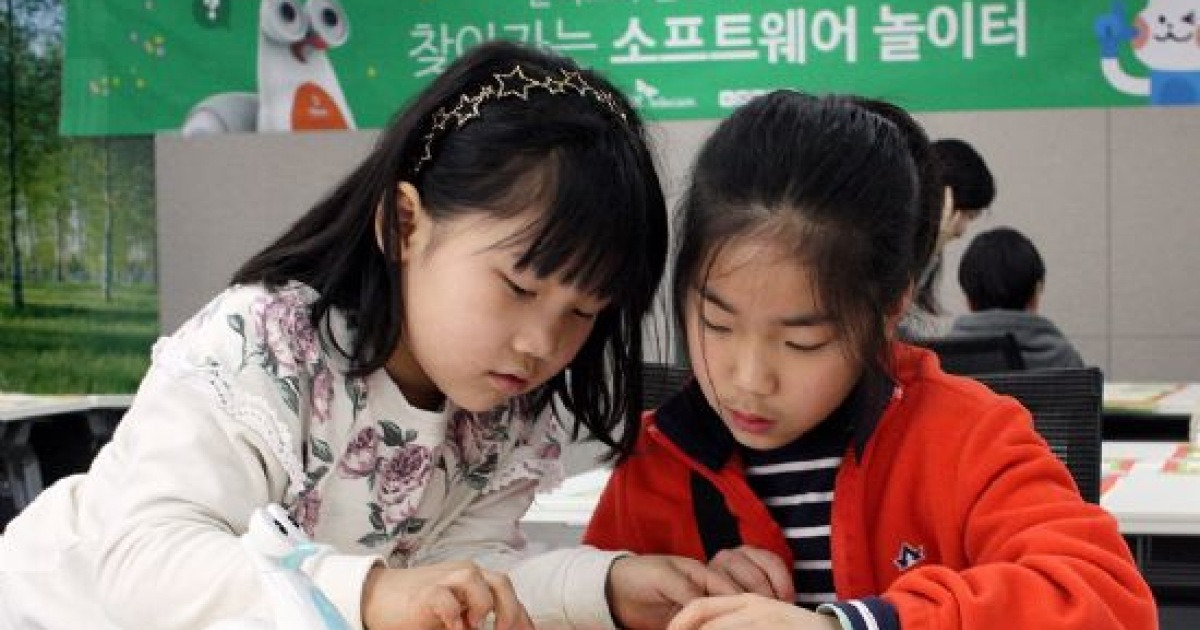 SKT, SW 교육 로봇 '알버트 스쿨' 출시