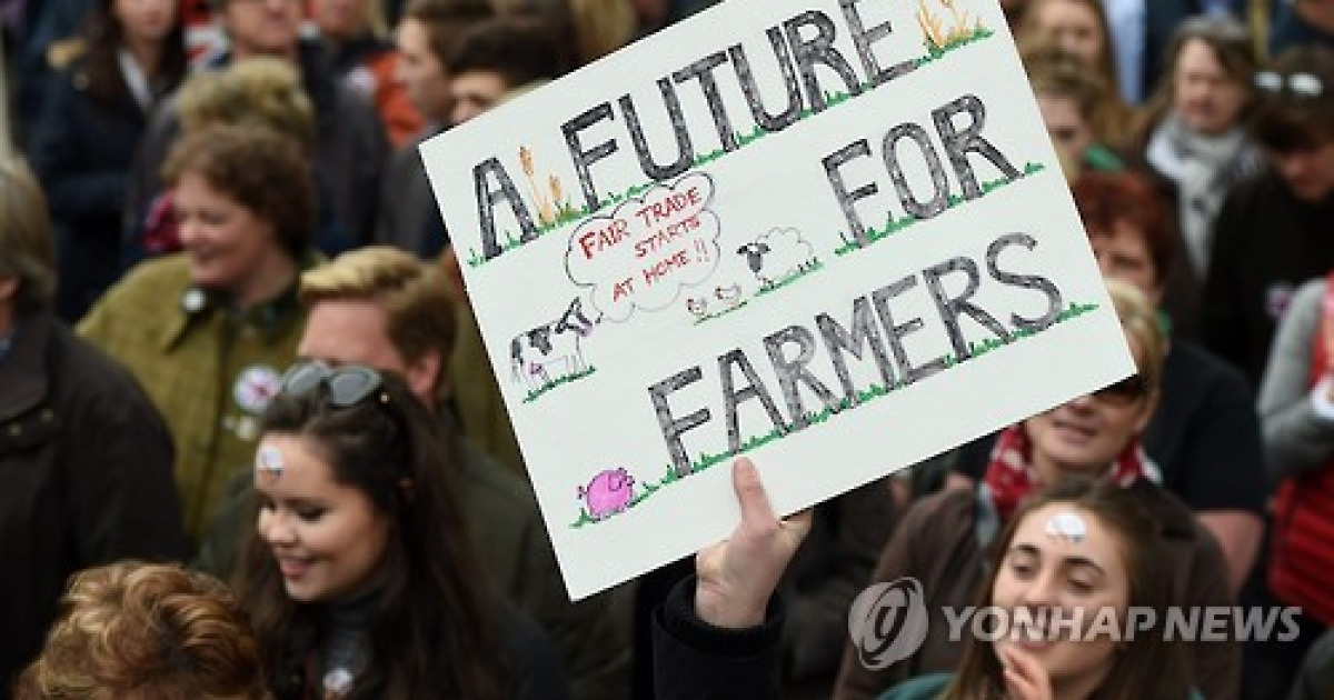 BRITAIN FARMERS PROTEST FAIR TRADE