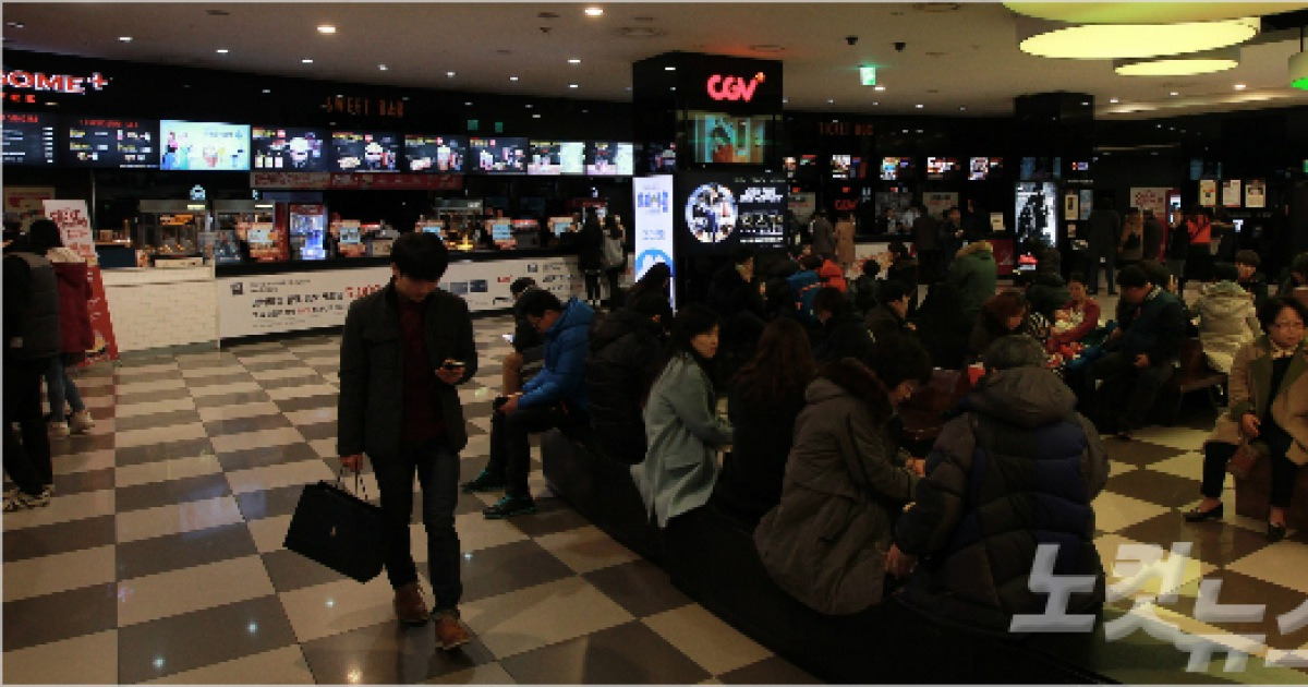 "가격차등화 정책 철회"..시민단체들, CGV에 뿔났다