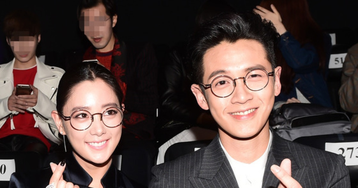 클라라-가진동, 팔짱끼고 '하트 뿅~'