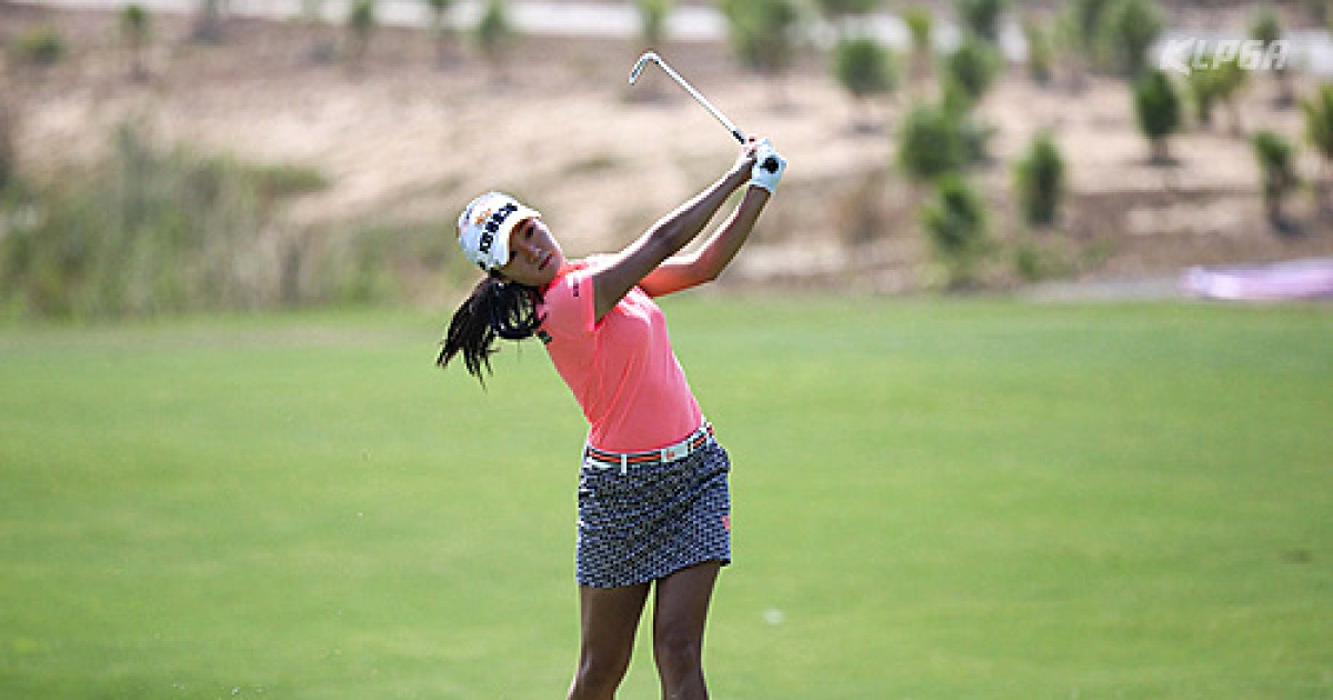 [KLPGA]'7언더파' 오지현, 이틀 연속 선두..'통산 2승 노려'