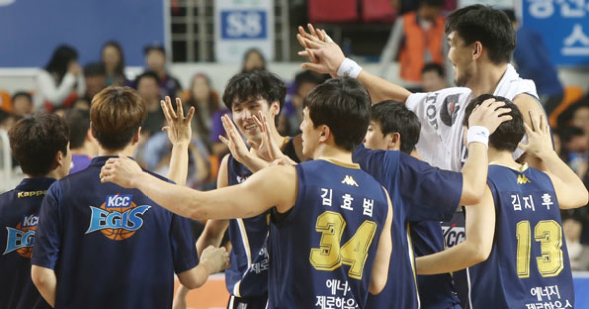 '에밋 38점' KCC, 오리온 꺾고 기사회생
