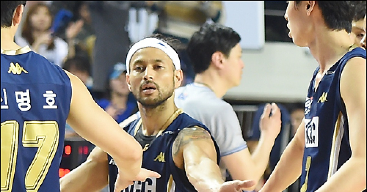 KCC 전태풍 "내가 슛을 던져야 동료도 찬스를 잡는다"