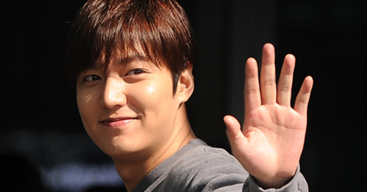 이민호 '햇살 머금은 다정한 인사~' [MBN포토]