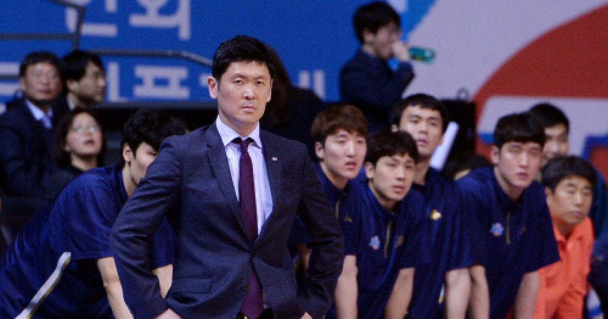 [SS포토] KCC 추승균 감독, 어이없는 점수 차이에 뿔났다?