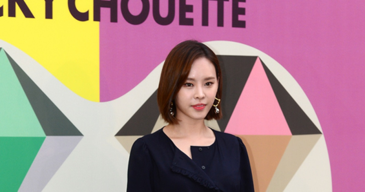 구재이, '마네킹 각선미 뽐내며~' [MBN포토]