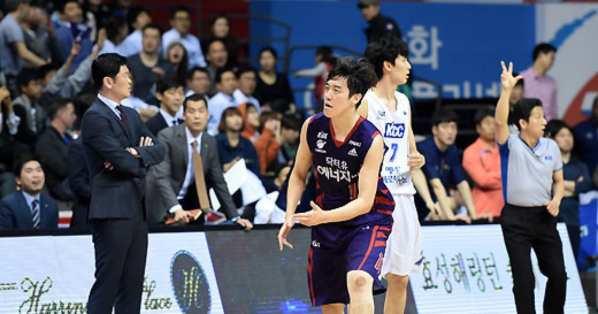 [MD포토] 허일영 'KCC 분위기 다운 시키는 연속 3점슛'