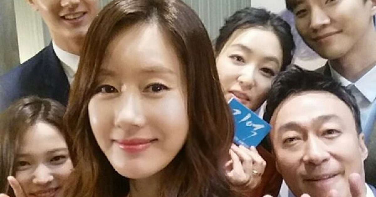 [ET-SNS] 김지수, 드라마 '기억' 출연 배우들과 즐거운 분위기 "성민선배-진희-기우-준호-소희"