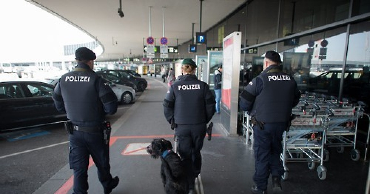 AUSTRIA POLICE AIRPORT SECURITY