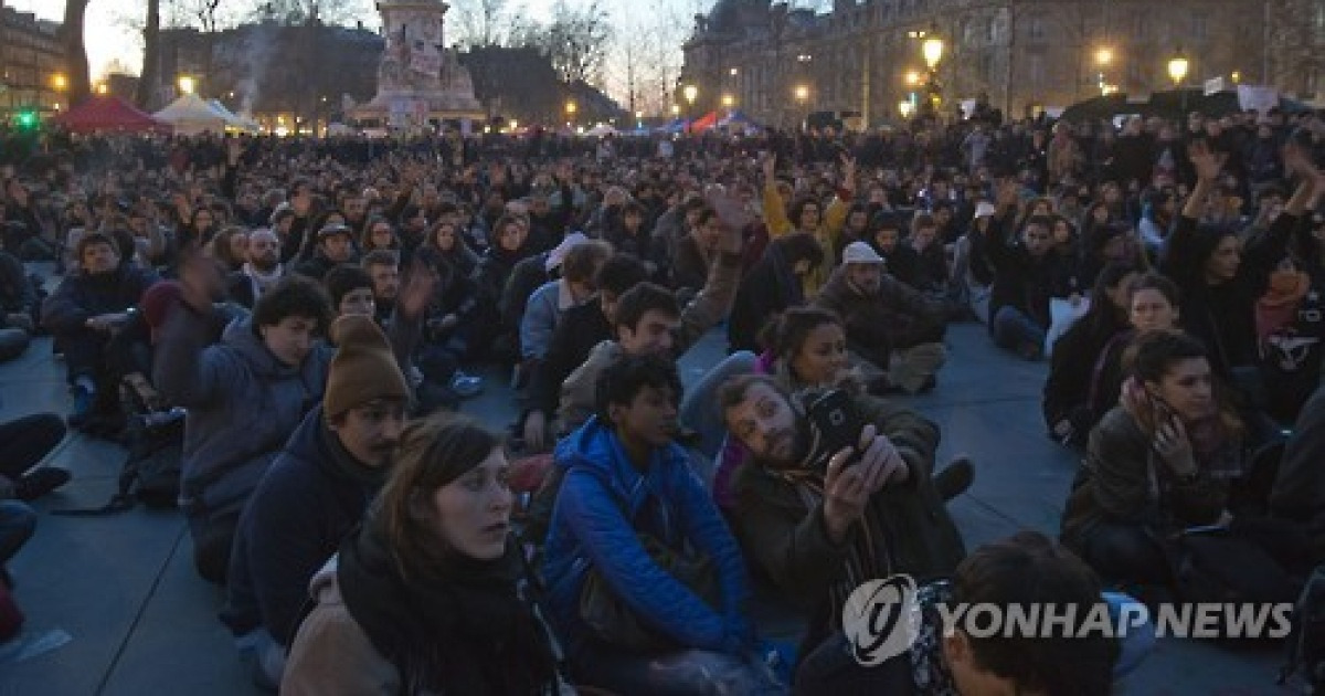 France Rise up at Night
