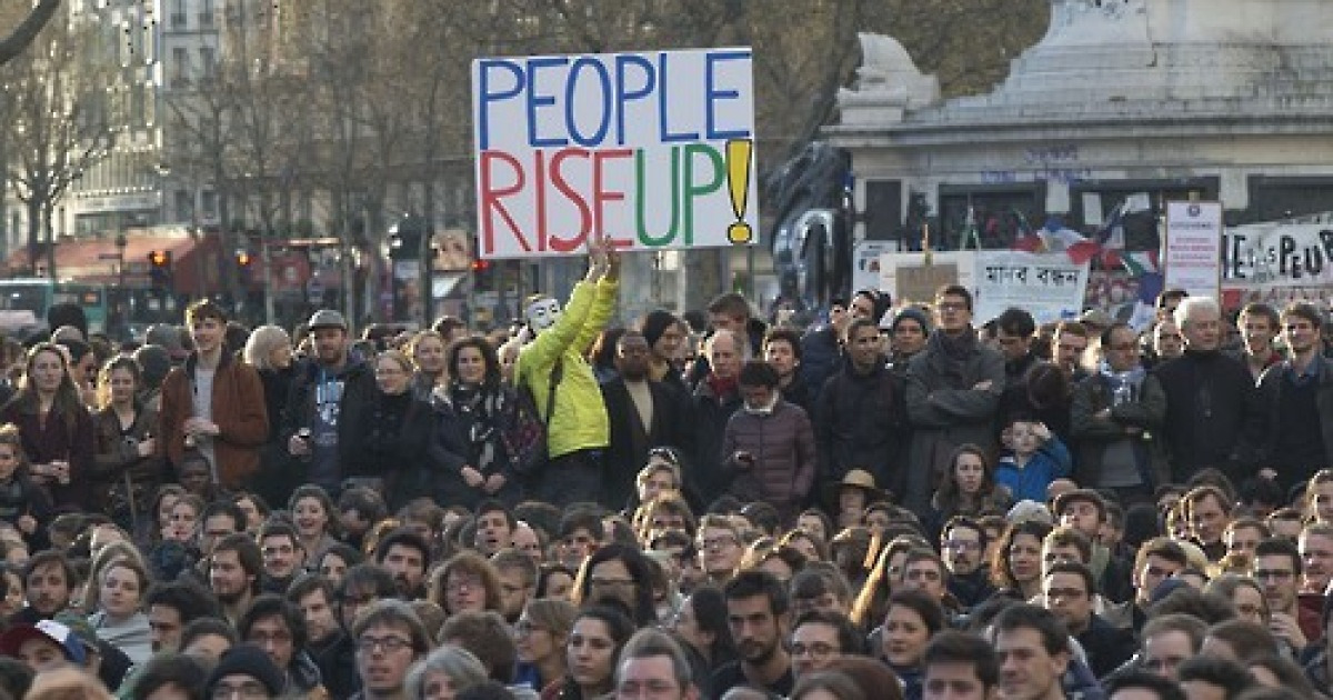 France Rise up at Night