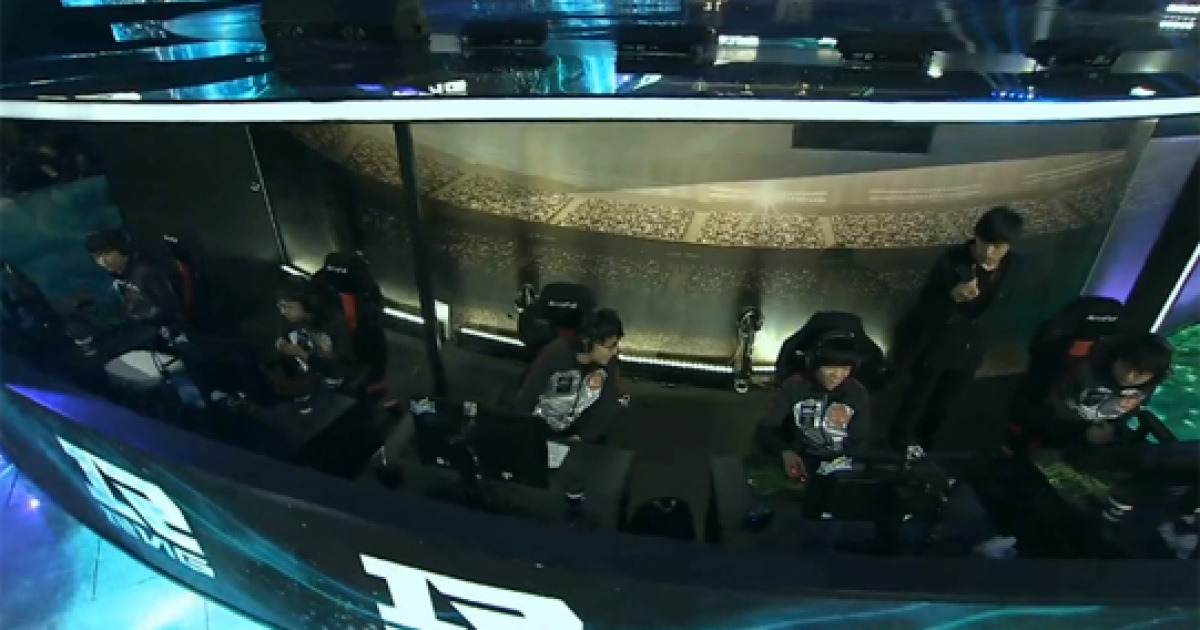 [LPL 결승] RNG, EDG에 1세트 역전승 거두며 기선제압