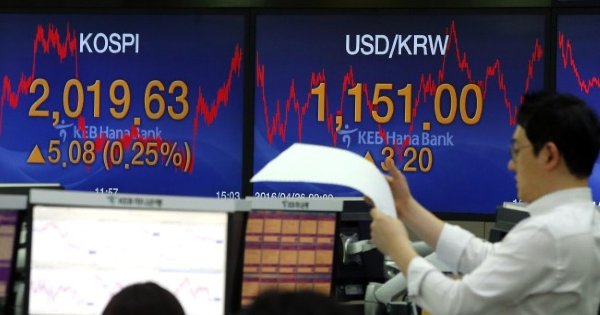 Seoul shares end higher on tech gains