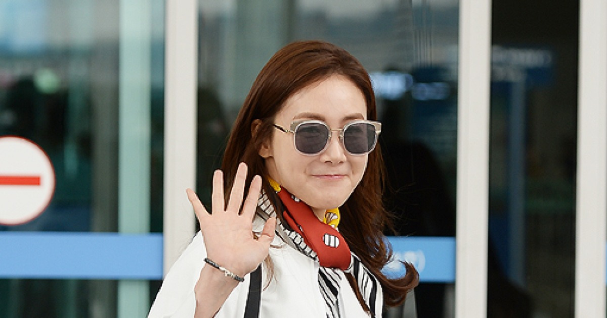 최지우, '농염한 손인사' [MBN포토]