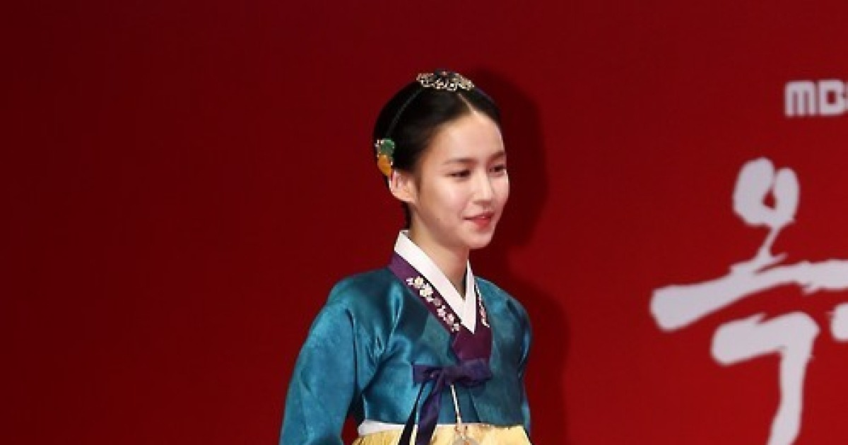 샛노란 치마의 김수연