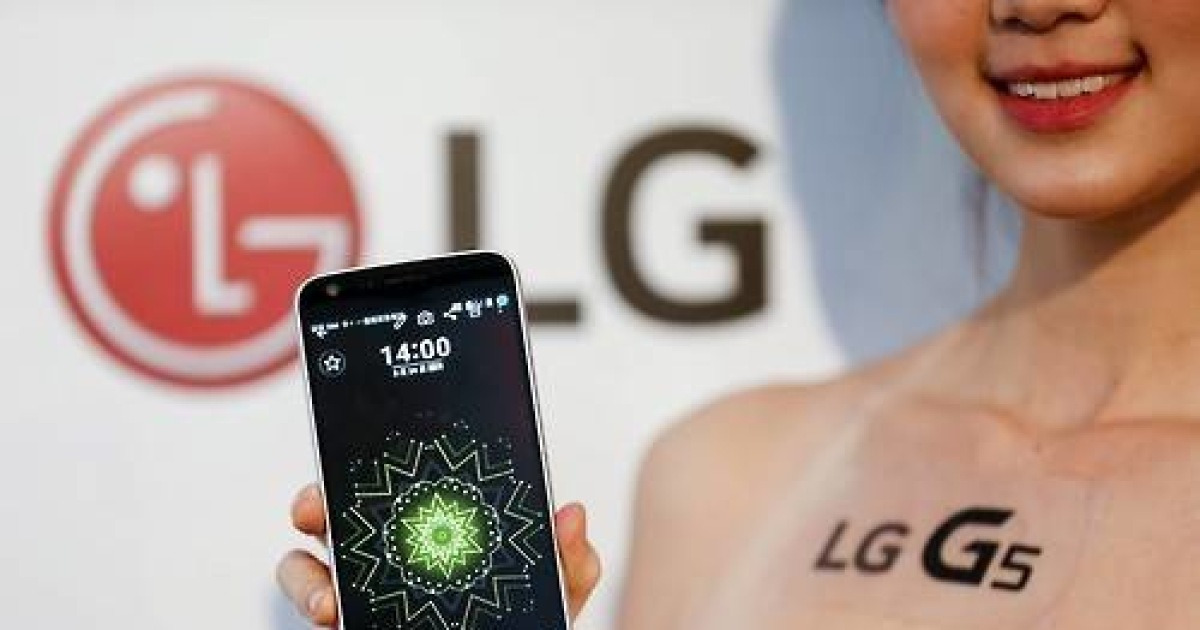 LG sells 1.6m G5 phones globally