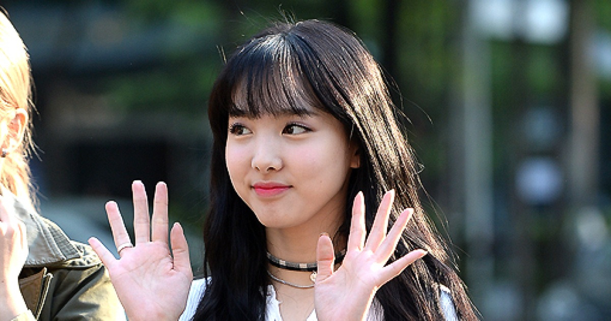 나연, '상큼발랄한 손인사' [MBN포토]